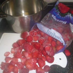 Morango Faz Mal Para Saúde? Morango Estragado Faz Mal? | Mundo Ecologia